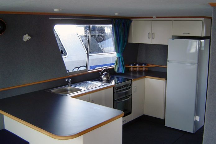 Leisure Cat Houseboats 11-12m - Kingfisher Boats houseboat