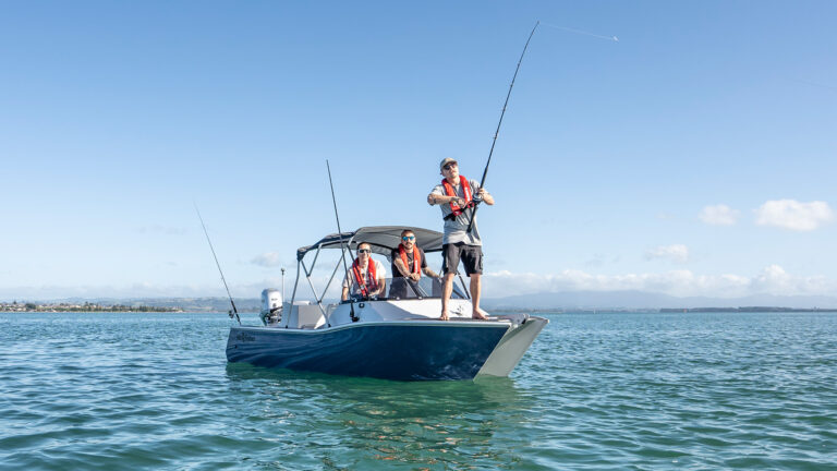 Kingfisher 450 Cuddy Powercat - Kingfisher Boats