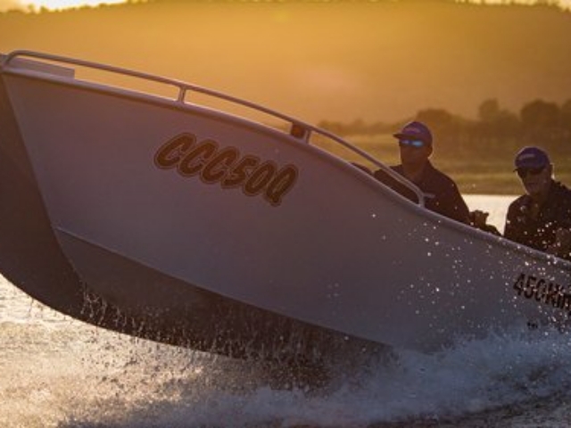 Kingfisher 450 Tiller Powercat - Kingfisher Boats