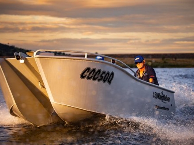 Kingfisher 450 Tiller Powercat - Kingfisher Boats